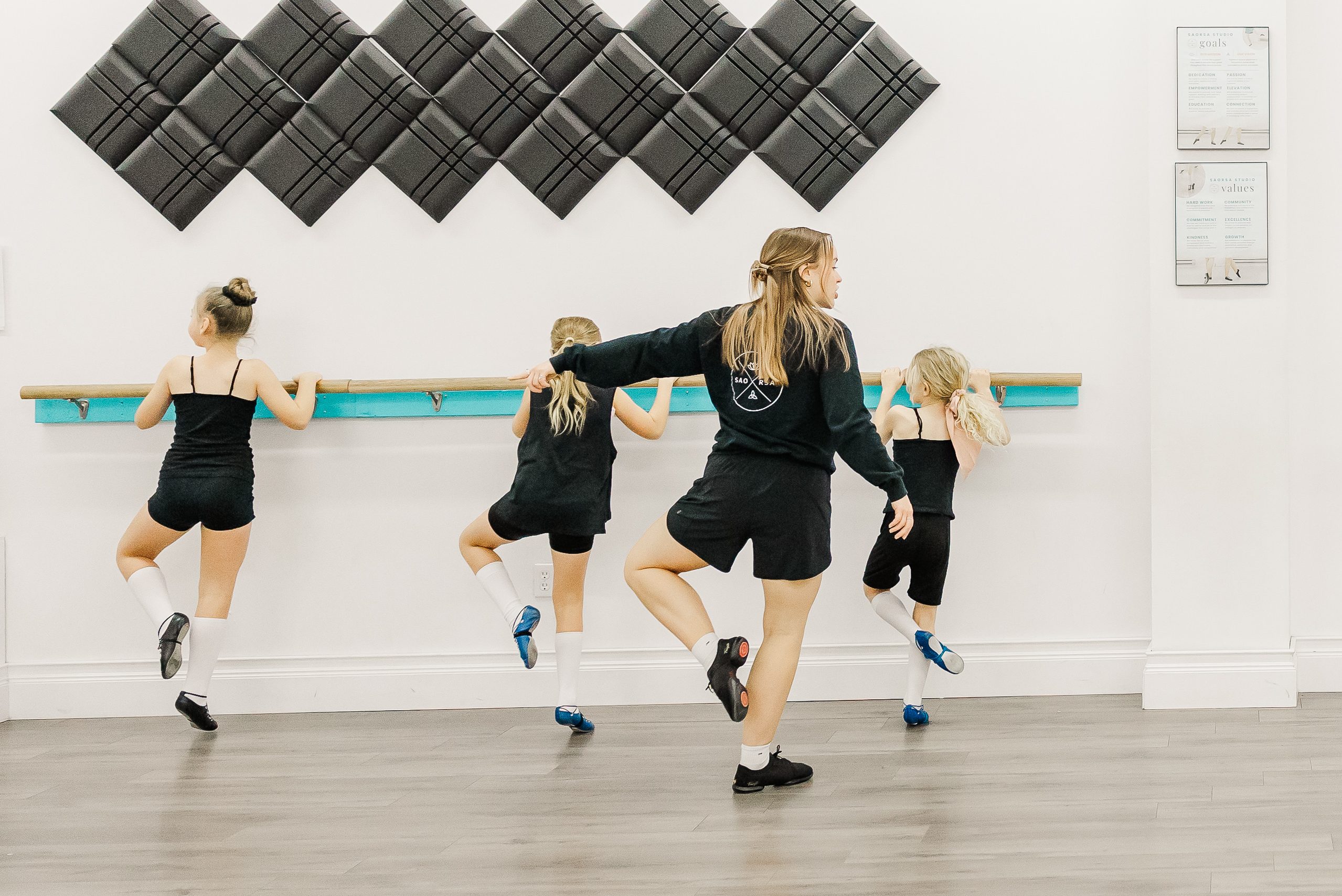 What You Can Expect at Your First Dance Class - Saorsa Studio ...